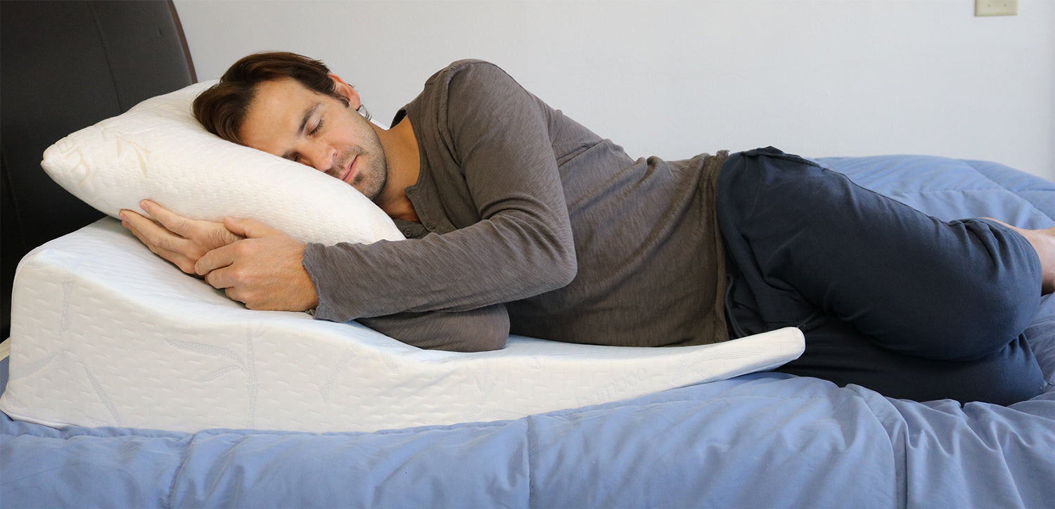 How to Sleep on a Bed Wedge Pillow: Uses and Tips